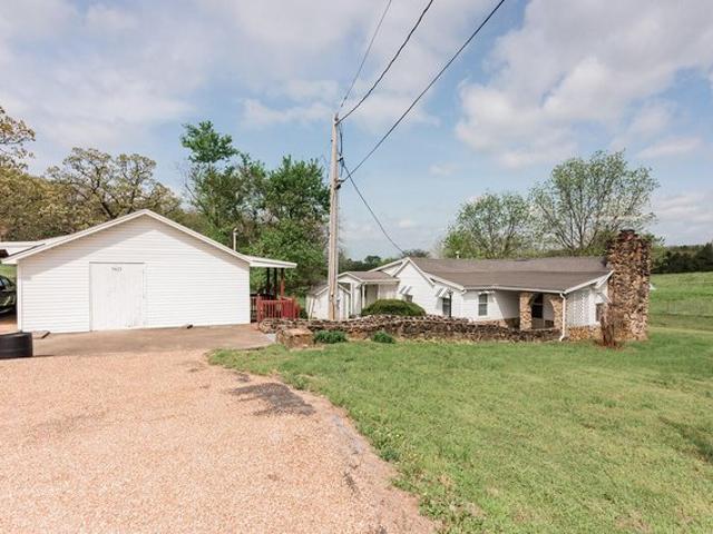 5423 S 226th Rd, Pleasant Hope, MO 65725