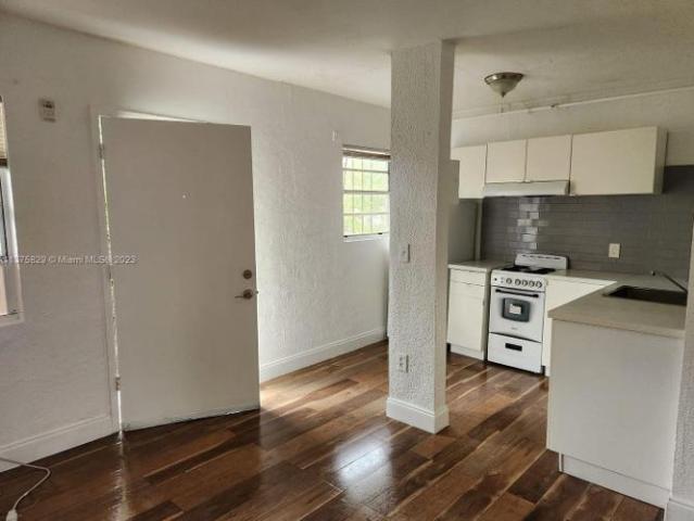 542 8th St NW #9, Miami, FL 33136