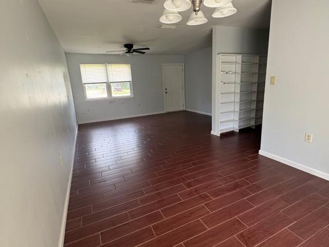 542 Chateau Circle