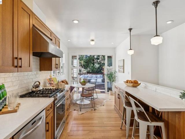 542 Chetwood St, Oakland, CA 94610