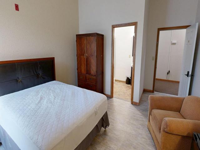542 Benson Avenue SW # ensuite 210