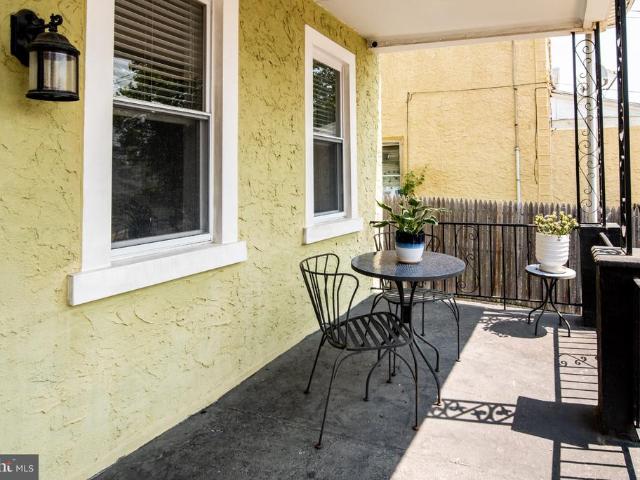 542 Dupont Street