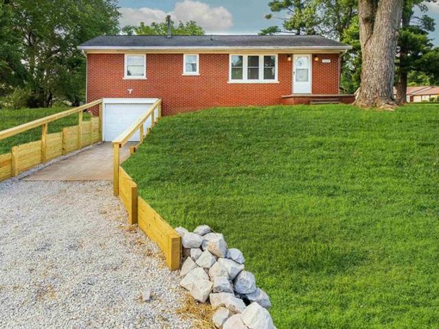 542 E Adams Ave, Chandler, IN 47610