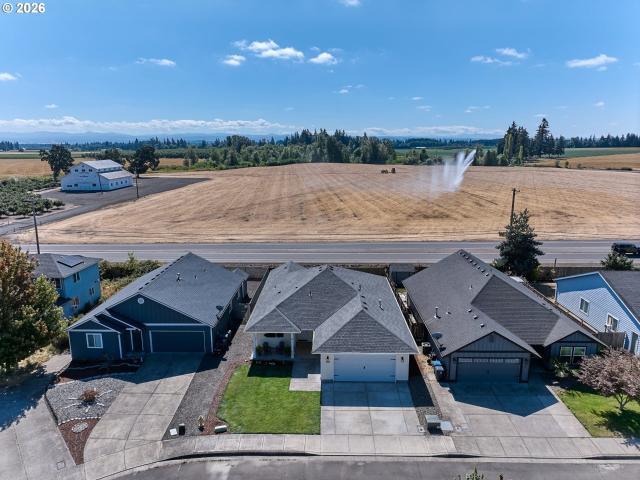542 e elm loop