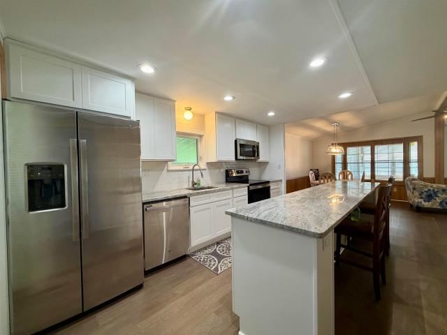 542 Oceanside Dr
