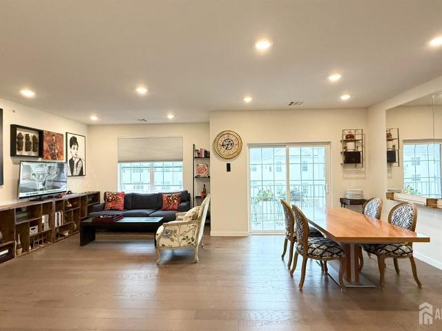 542 Lorhan Drive