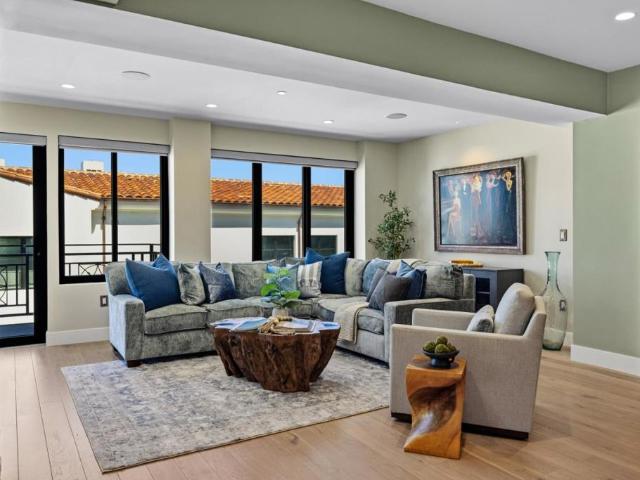 542 Lighthouse Ave 210