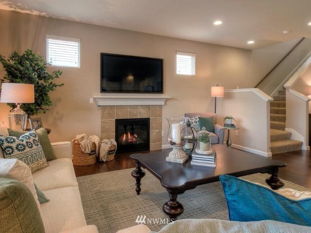 542 Meadowwood Drive SW