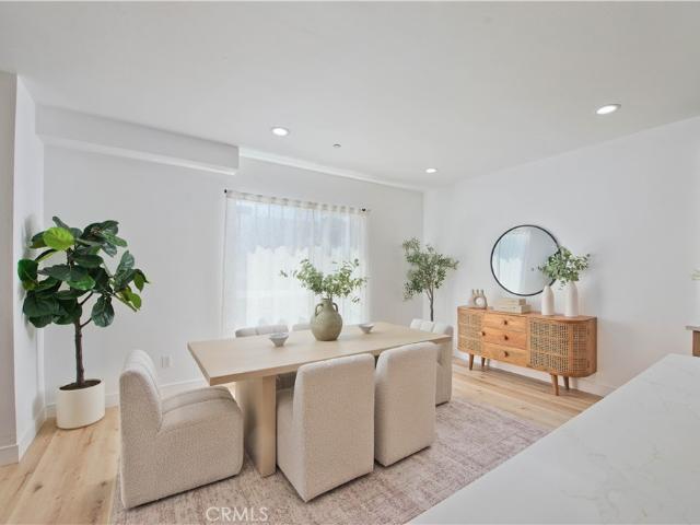 542 N Serrano Avenue