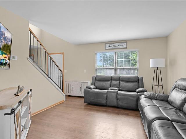 542 S Scott Lane