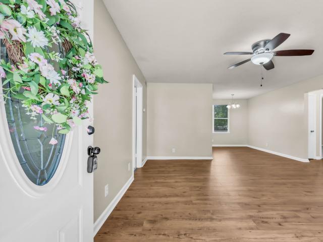 542 Roselawn Dr