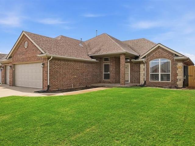 542 W Broadpoint Court Way, Mustang, OK 73064