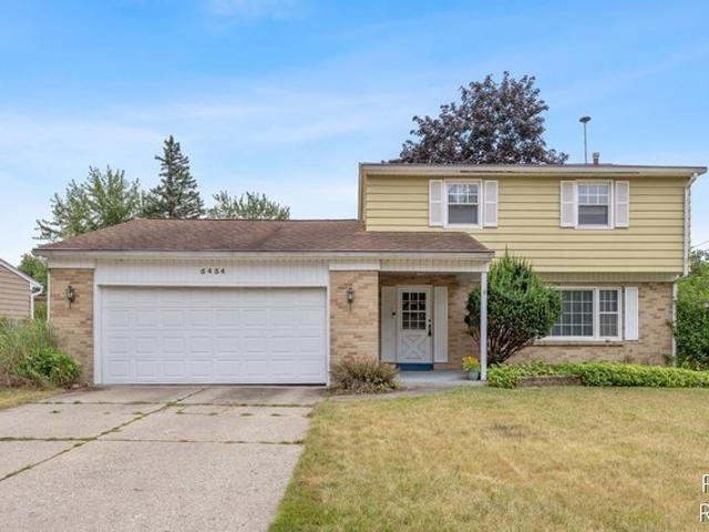 5434 Edgelawn Dr SE, Grand Rapids, MI 49508