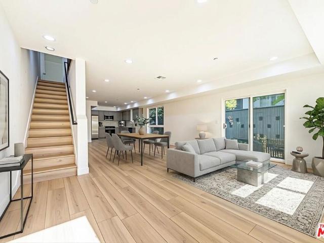 1/2 Romaine Street