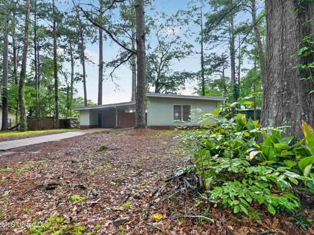 5435 Wayneland Dr, Jackson, MS 39211