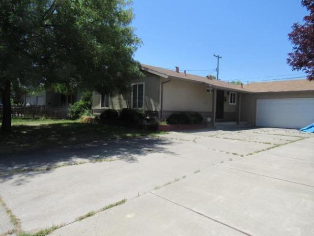 5439 Holiday Dr, Stockton, CA 95207