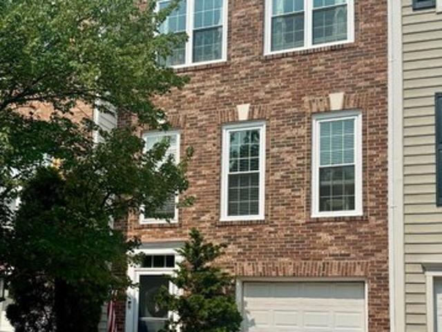 5439 Summer Leaf Ln, Alexandria, VA 22312