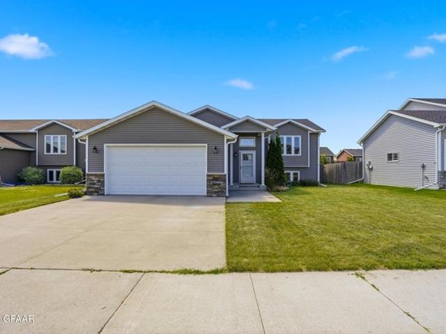 5430 Mac Dr, Grand Forks, ND 58201