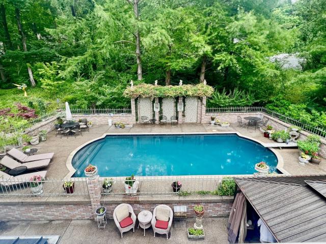 5430 Camelot Rd