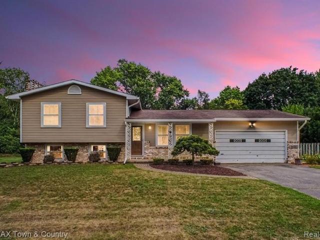 5430 River Ridge Dr, Flushing, MI 48433