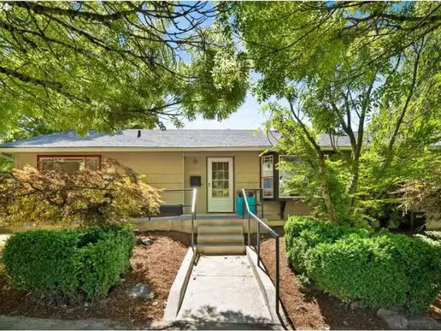 5430 SE BELMONT ST, PORTLAND, OR 97215 Single Family Residence.