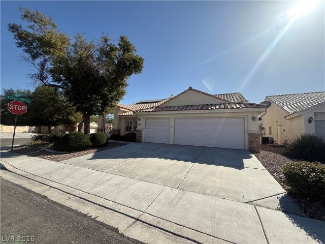 5433 Truckee Ct, Las Vegas, NV 89122 | MLS #2754 | Compass