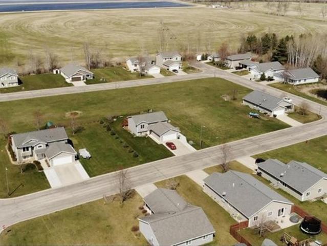 543 Coleman Ave E, Eden Valley, MN 55329