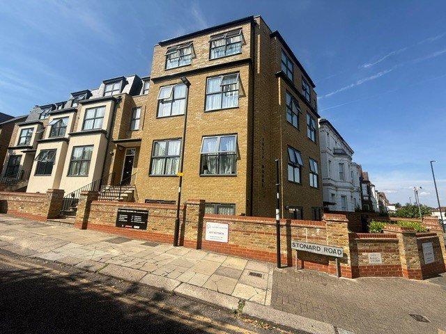 543 Green Lanes, Palmers Green 3 bed maisonette to rent £2,250 pcm £519 pw