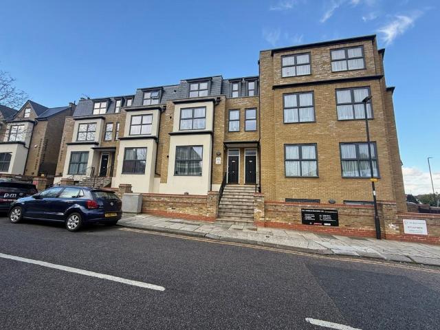 543 Green Lanes, Palmers Green 3 bed maisonette to rent £2,295 pcm £530 pw