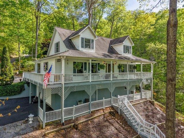 543 Indian Trl, Franklin, NC 28734