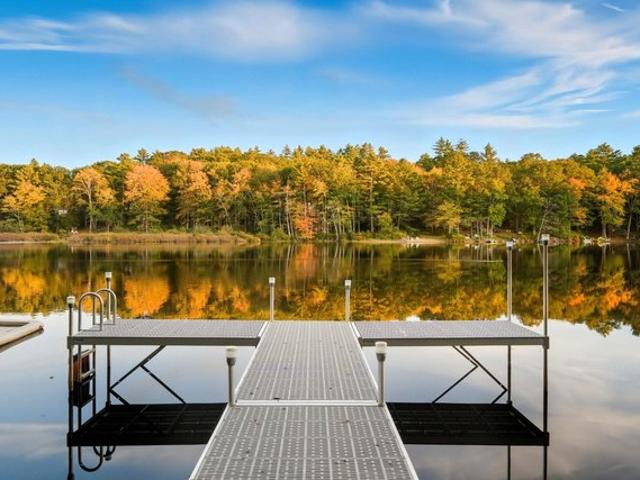 543 Long Shores Dr, Barrington, NH 03825