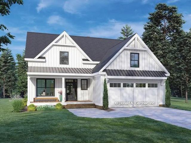 543 Moss Lake Ln, Holly Ridge, NC 28445