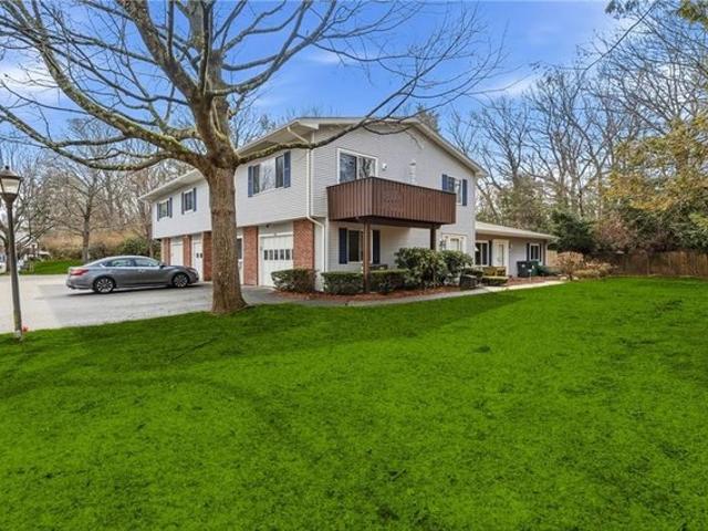 543 Quisset Ct, Warwick, RI 02886