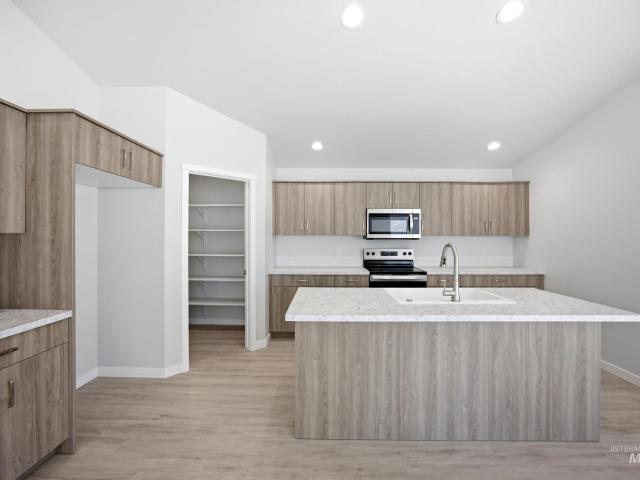 543 W Novak Dr