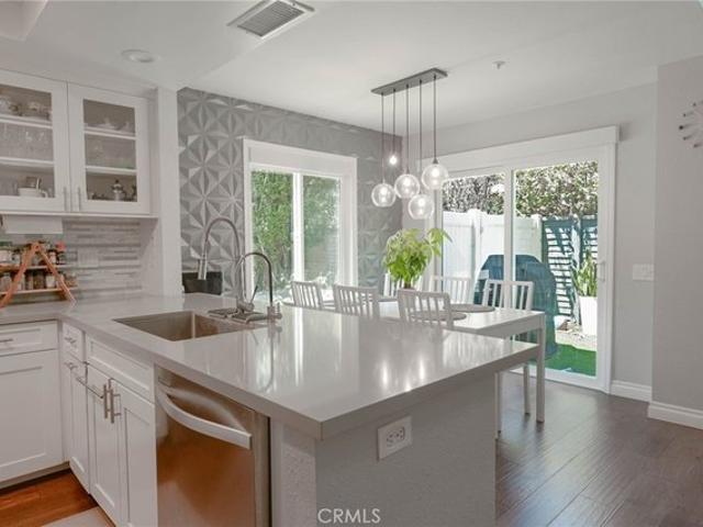 543 Victoria St Apt M, Costa Mesa, CA 92627