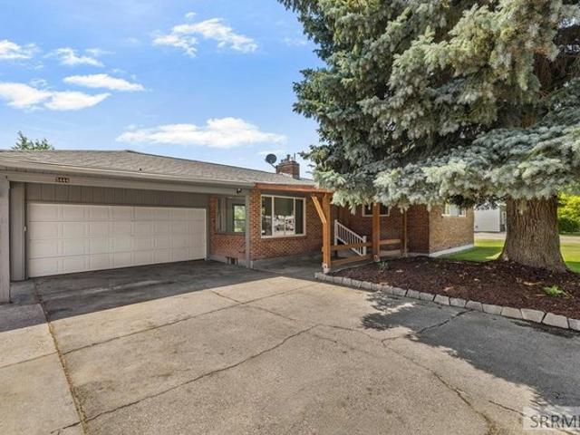 5444 E Rockwood Ave, Iona, ID 83427
