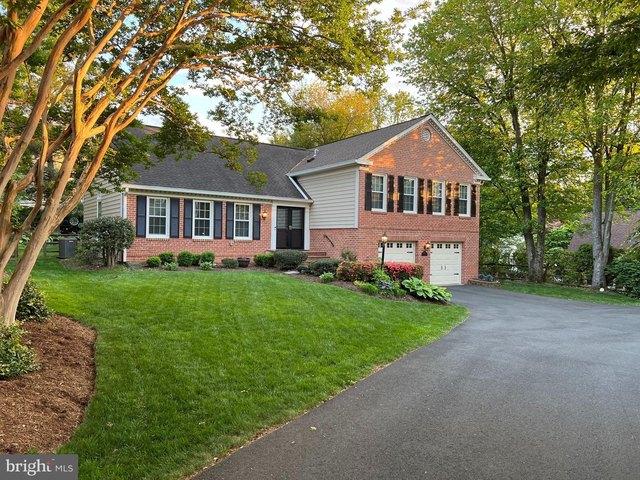 5445 Flint Tavern Pl, Burke, VA 22015