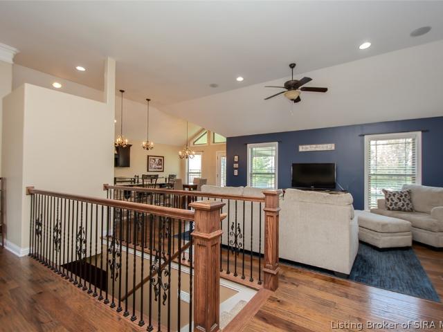 5445 Hawthorn Glen