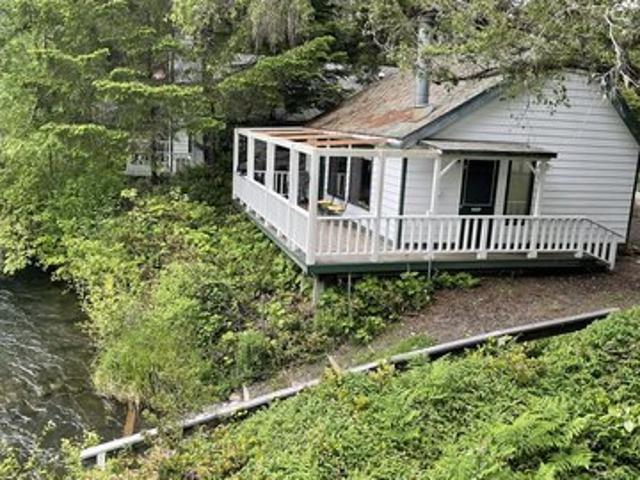 54460 McKenzie River Dr, Blue River, OR 97413