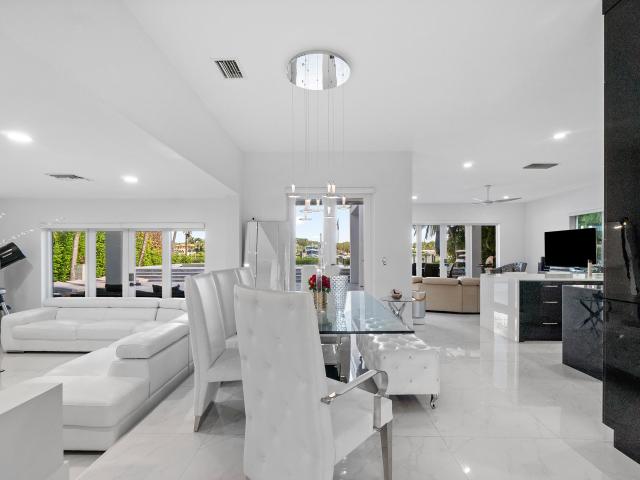 5447 Center St, Jupiter, FL 33458 | MLS #R11116