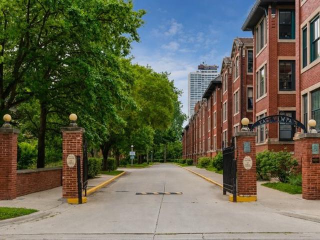 5447 SE View Park St Unit 2, Chicago, IL 60615