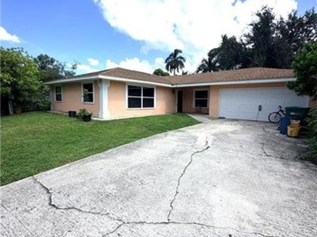 5447 Sholtz St, Naples, FL 34113