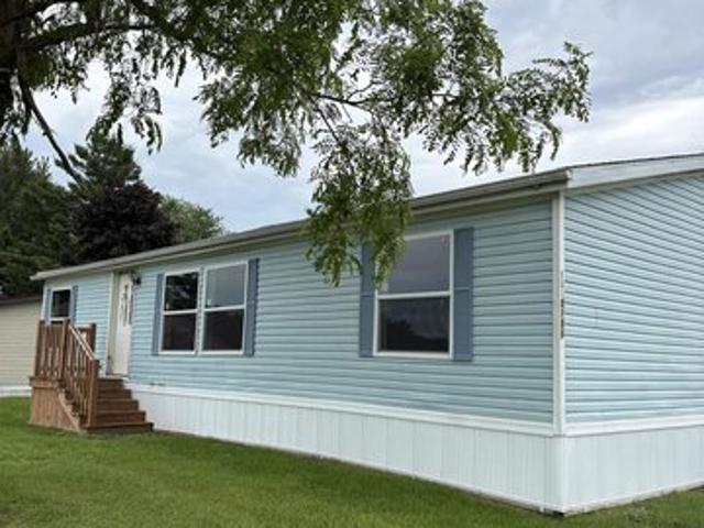 5447 Willow Dr, Croswell, MI 48422