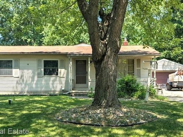 5449 Woodlawn Dr, Genesee, MI 48506