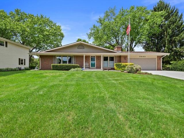 5442 Gallant Fox Ln, Caledonia, WI 53402