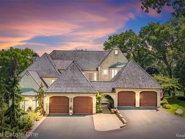 5443 Bristol Parke Dr, Independence, MI 48348