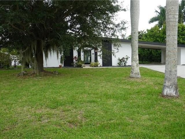 544 Bayside Dr, Fort Myers, FL 33919