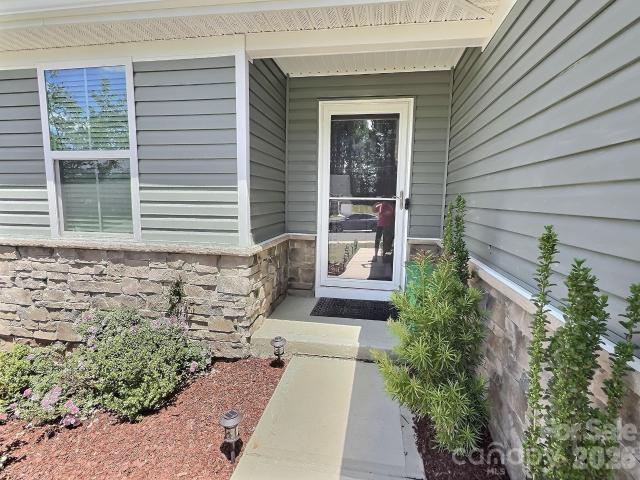 544 Grandiflora Avenue