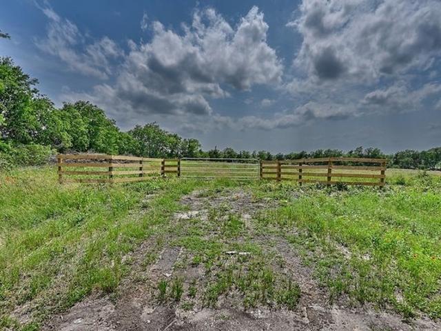 544 Farm to Market Rd # 1291, Fayetteville, TX 78940