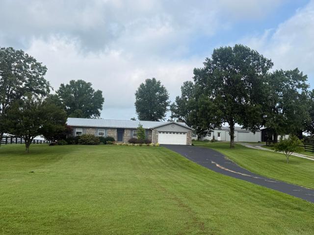 544 Hackett Pike